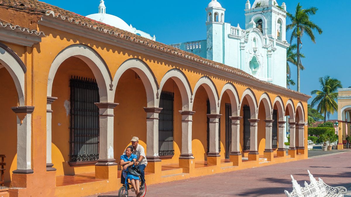 Tlacotalpan, un pueblo lleno de color en Veracruz | Camino Real